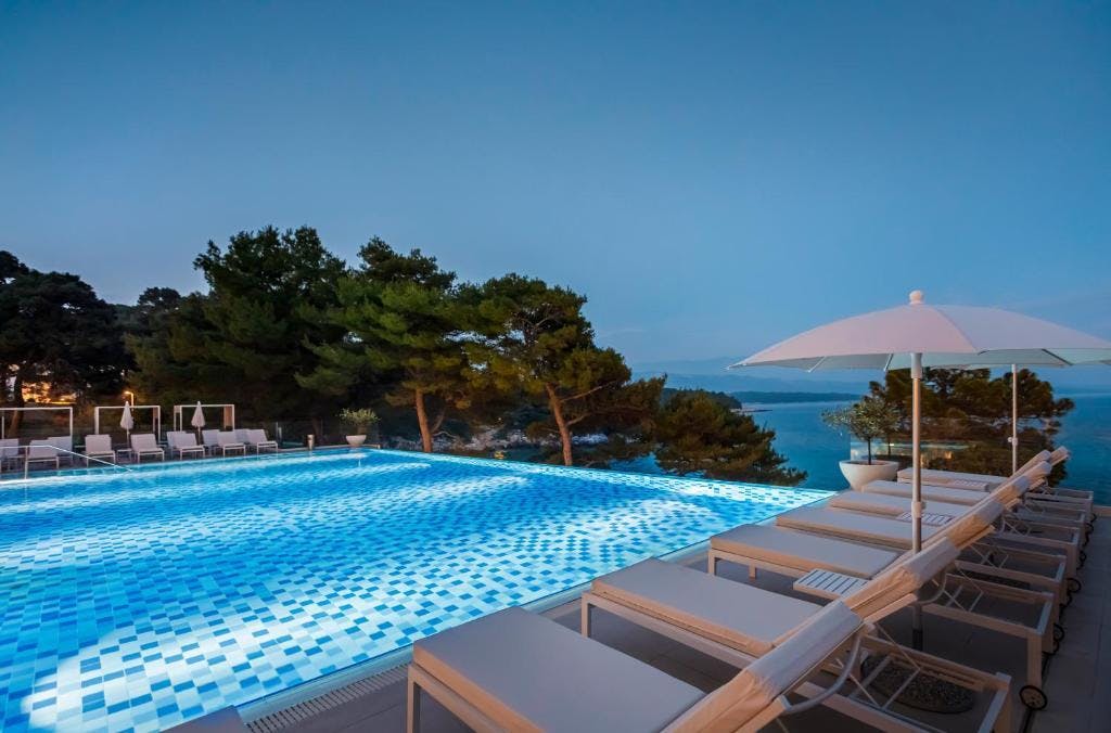 Valamar Hotel Carolina - Vrhunsko ljeto na Rabu - Megabon