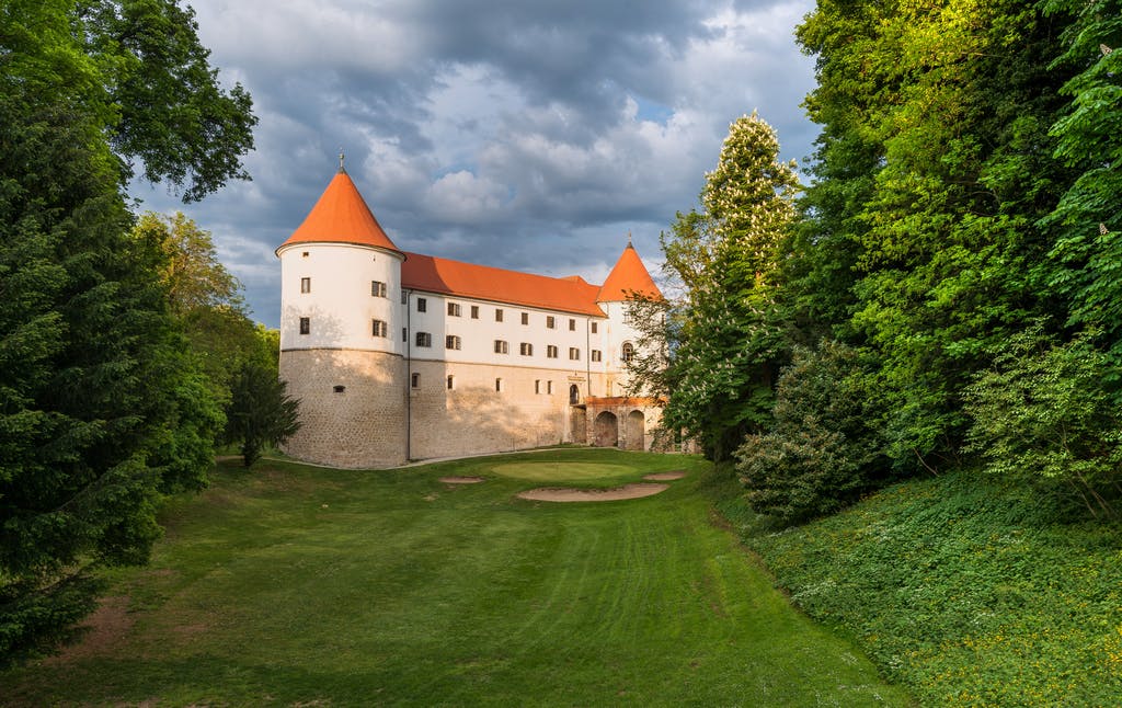 Mokrice Castle Estate - Forrest hotel - Kraljevsko razvajanje v dvoje ...