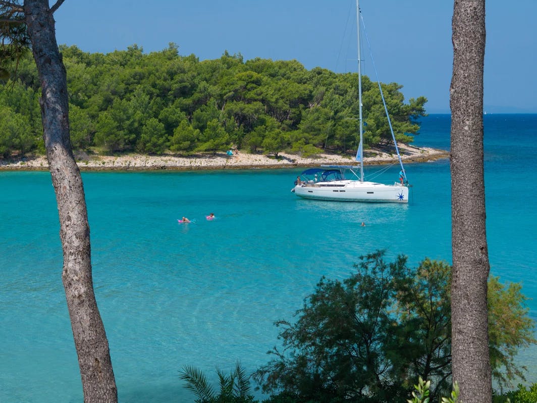 Aminess Vival Velaris Resort - Obiteljsko first minute ljeto na Braču ...